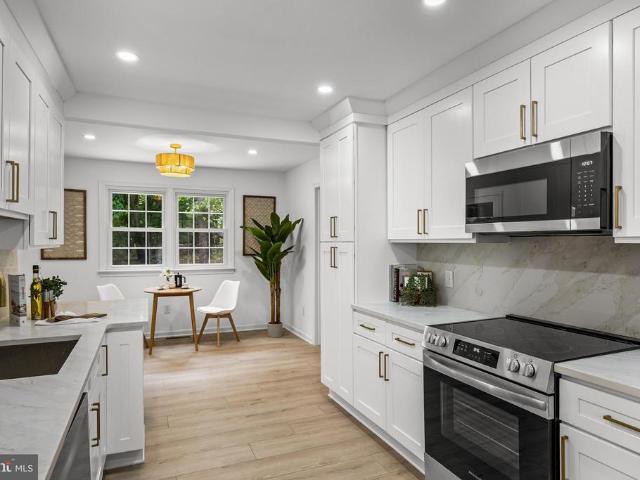 2 Woods Edge Court