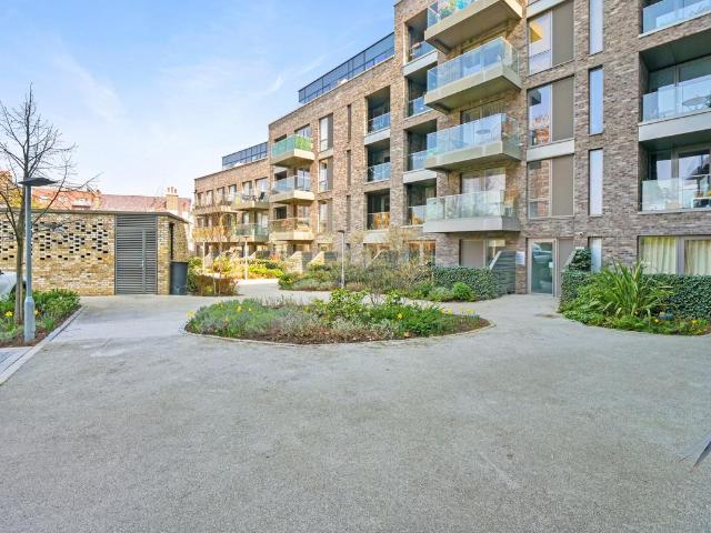 2 Woods Road, Peckham, SE15 3 bed apartment to rent £3,300 pcm £762 pw