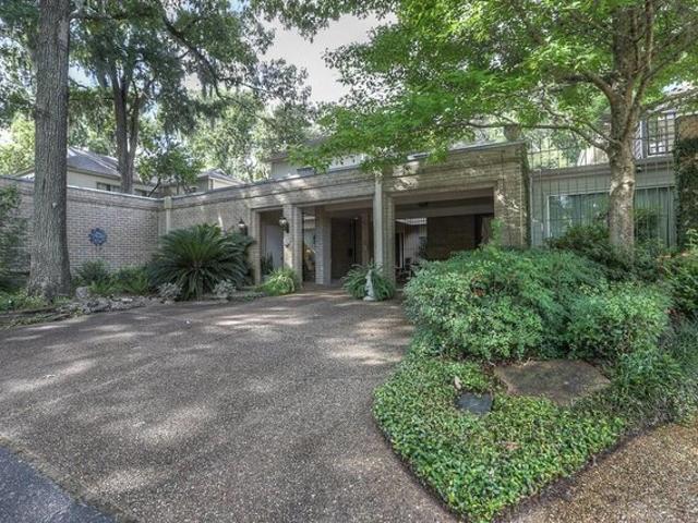 2 Woodstone St, Houston, TX 77024