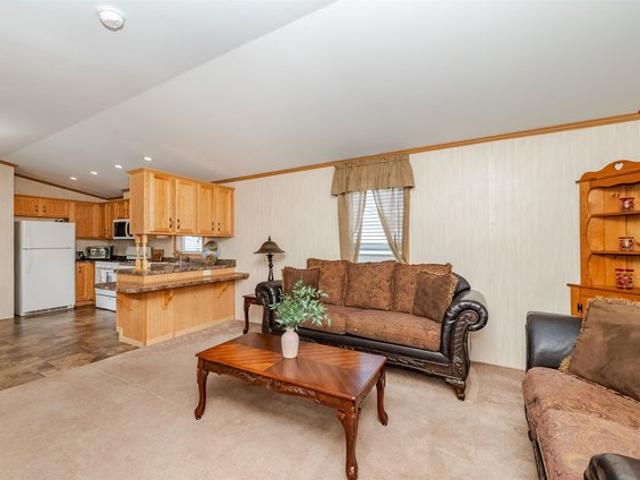 2 Wolf Ln, Somersworth, NH 03878
