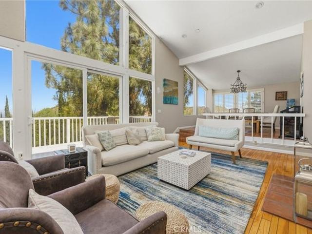 2 Wrangler Ln, Bell Canyon, CA 91307