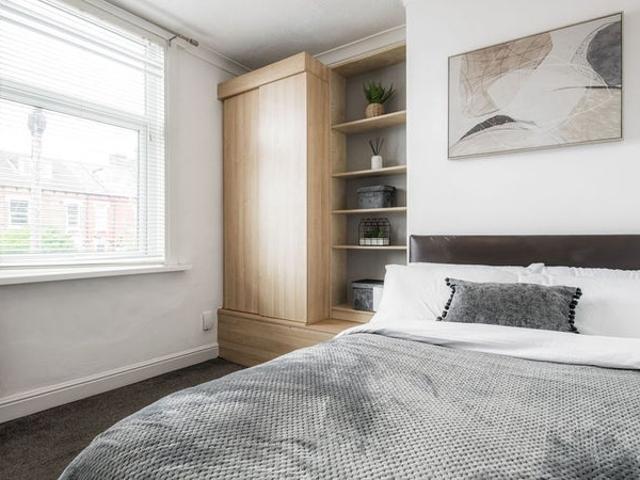 2 X Double Room 4 Bed/2Bath Property Bills Inc