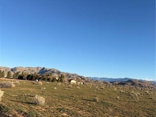 2 Zuni, Apple Valley, CA 92307