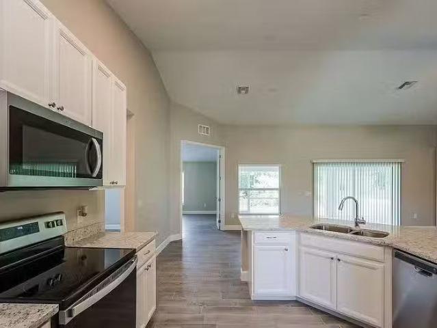 $2,000 4 Bedroom 3 Bathroom House In Chicago With Great Amen.