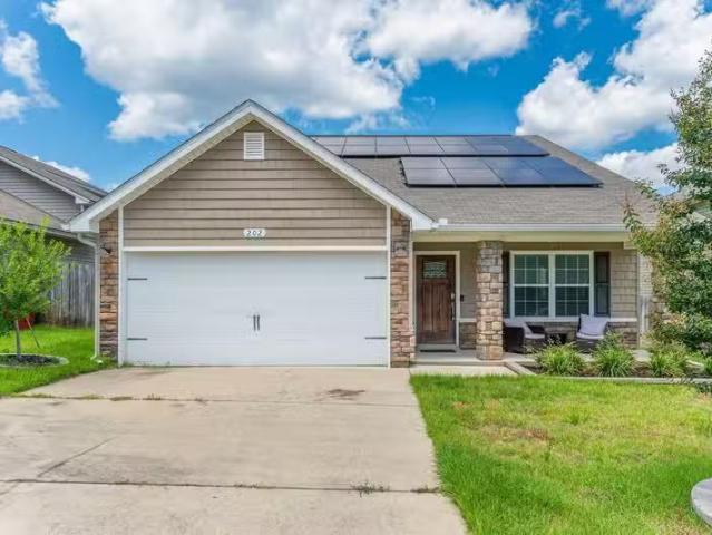 $2,000 4 Bedroom 3 Bathroom House In Crestview Get $500 Off.