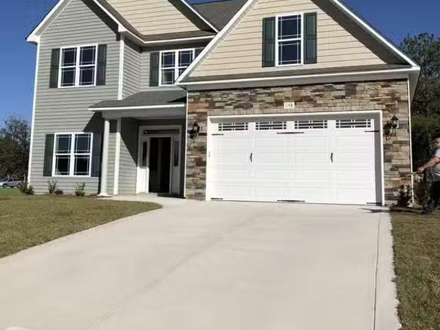 $2,000 4 Bedroom 2.5 Bathroom House In Aberdeen With Great A.