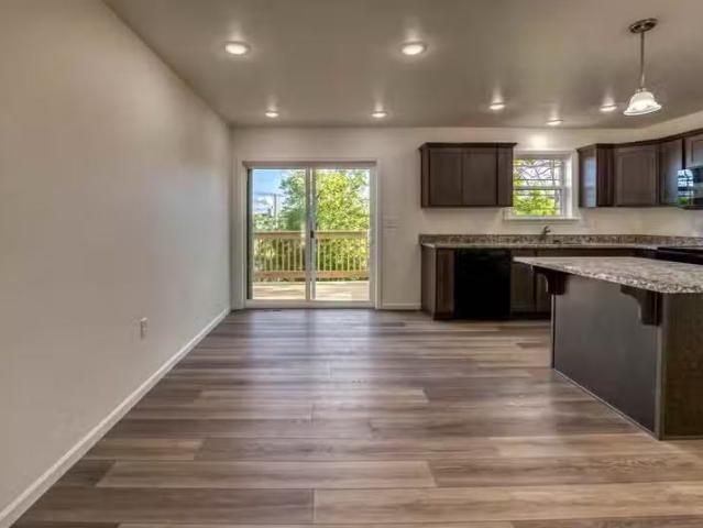 $2,000 4 Bedroom 2 Bathroom Home In Branson With Stellar Loc.