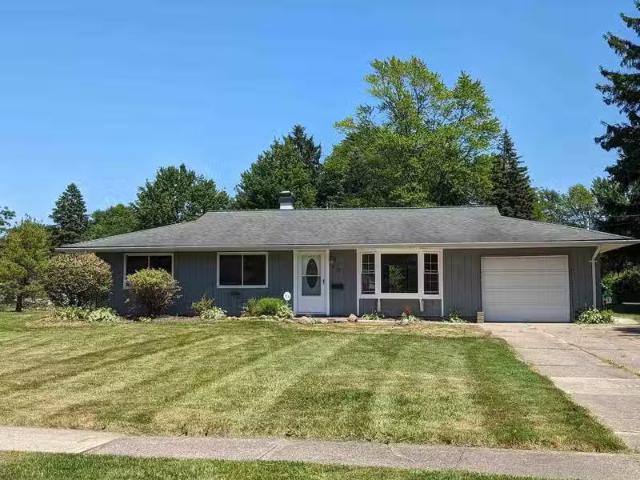 $2,000 3 Bedroom 2 Bathroom House In Mentor With Great Ameni.