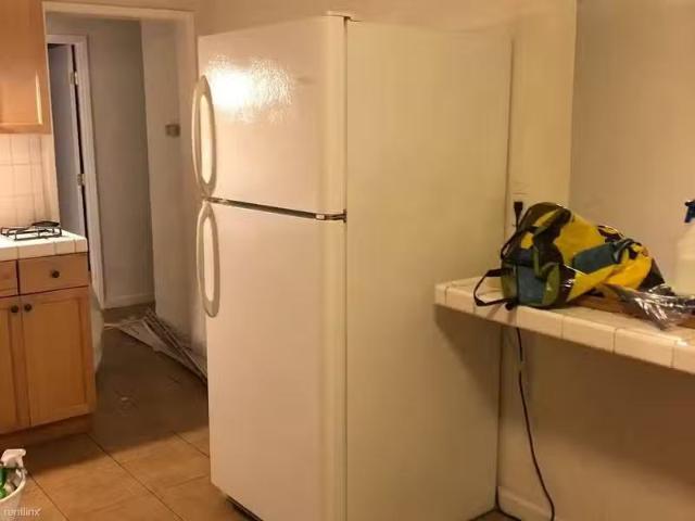 2.0 Bedroom, 1.0 Bathroom 257 Oakland Ave