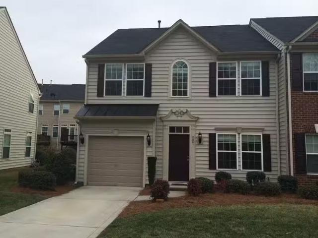 $2,150 3 Bedroom 2.5 Bathroom Townhouse In Charlotte With Gr.
