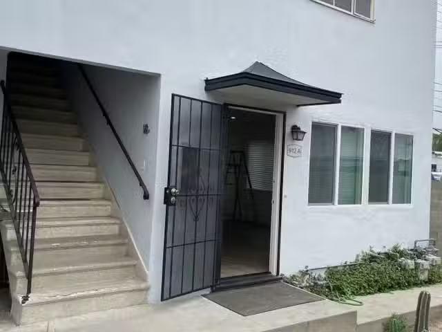 $2,100 1 Bedroom 1 Bathroom Apartment In Heart of Burbank Wi.