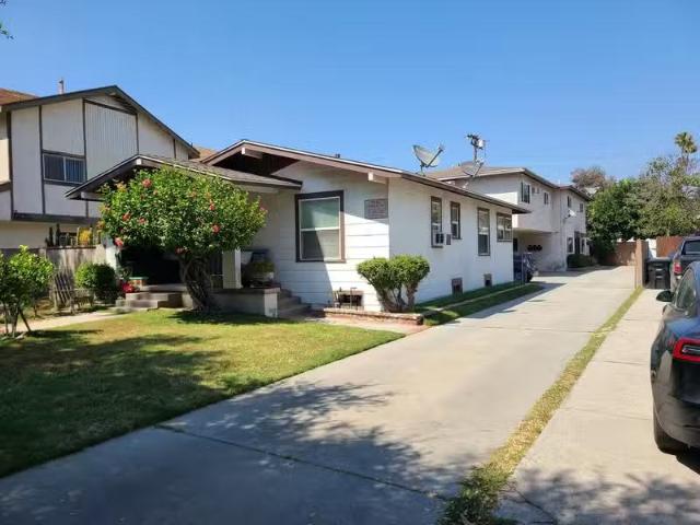 $2,100 2 Bedroom 1 Bathroom Apartment In Glendale border wi.