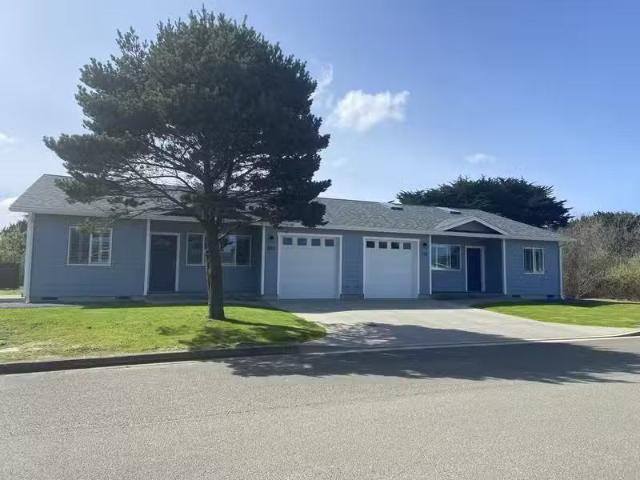 $2,100 2 Bedroom 2 Bathroom Apartment In Bandon With Great A.