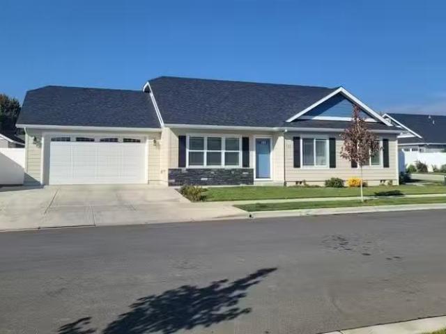 $2,100 3 Bedroom 1.75 Bathroom Single Family Home In Grants.