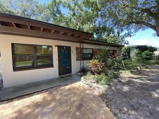 $2,100 3 Bedroom 1 Bathroom Newly Renovated House In Orlando.