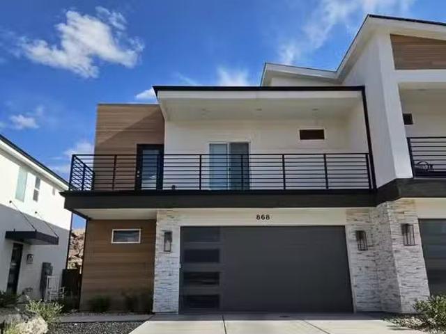 $2,100 3 Bedroom 2.5 Bathroom Townhouse In Washington 868 E.