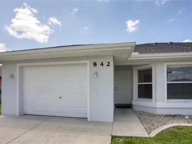 $2,100 Pet Friendly 2 Bedroom 2 Bathroom Spacious Duplex in.