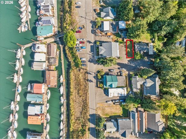 2 12 NE Bridgeton Rd, Portland, OR 97211 | MLS #612812 | Compass