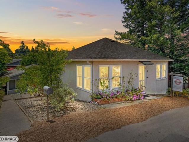 2 1/2 Grandview Ave, Petaluma, CA 94952