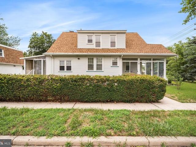 2 12th St, Burlington Township, NJ 08016