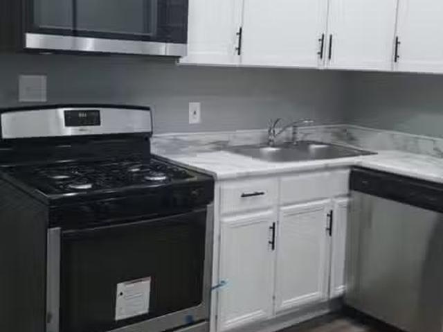 $2,295 5 Bedroom 2 Bathroom House In La Grange With Great Am.