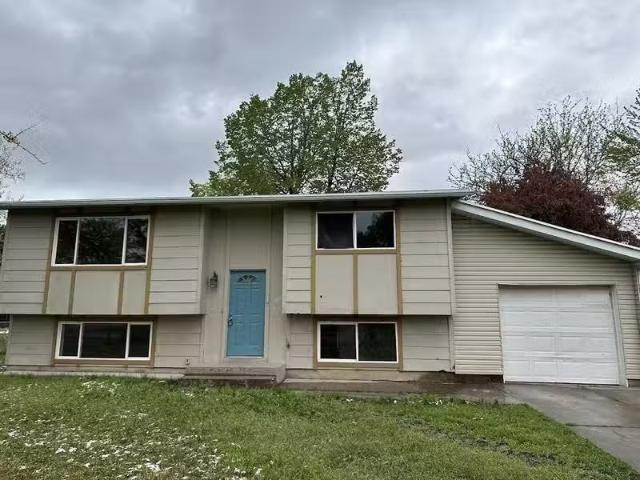 $2,200 5 Bedroom 2 Bathroom House In Layton With Great Ameni.