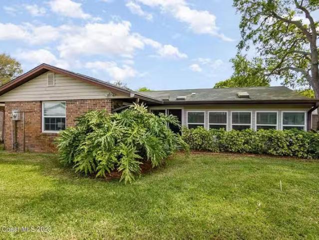 $2,200 2 Bedroom 2 Bathroom House In West Melbourne With Gre.