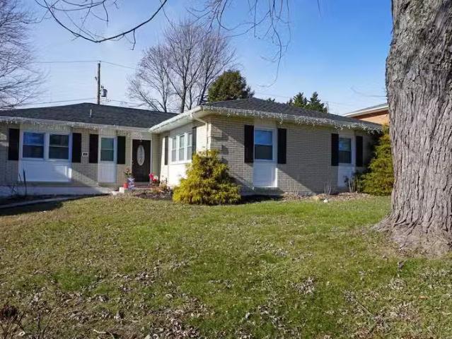 $2,200 3 Bedroom 1.5 Bathroom House In Newark With Great Ame.