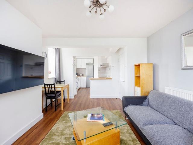 £2,200 PCM | Spacious 2 Bedroom Apartment E14 6HL