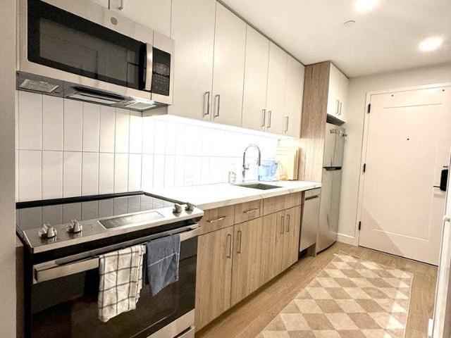 $2,210 Studio lease takeover