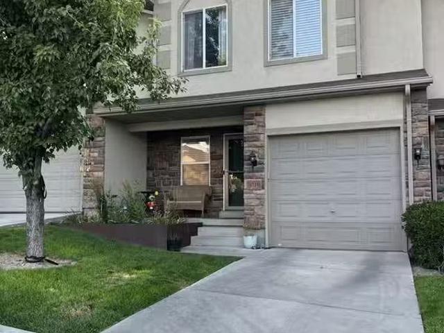 $2,350 2 Bedroom 2 Bathroom Townhouse In Murray With Great A.