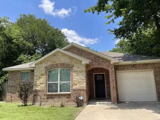 $2,300 4 Bedroom 2 Bathroom House In Dallas 1335 E Waco Ave.