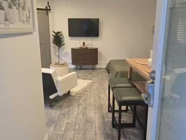 $2,300 1 Bedroom 1 Bathroom House ADU in Granada Hills With.