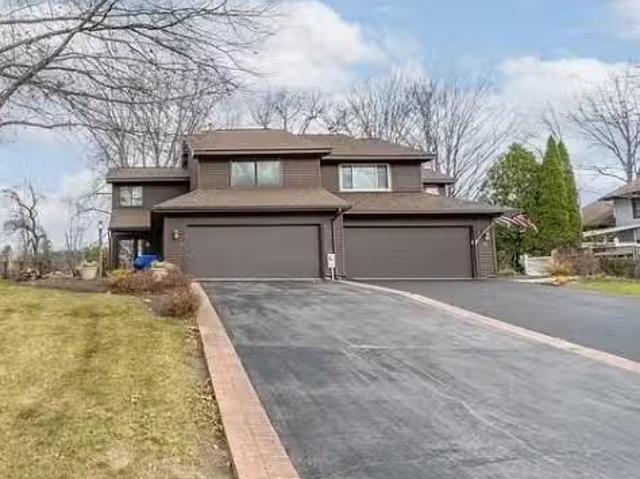$2,300 2 Bedroom 1/2 Bathroom Townhouse In Slingerlands With.