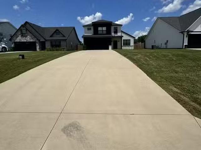$2,300 3 Bedroom 3 Bathroom House In Inman on 1/2 acre 320.