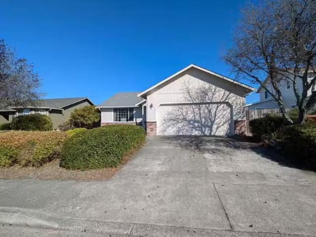 $2,300 3 Bedroom 2 Bathroom House In Mc Kinleyville With Gre.