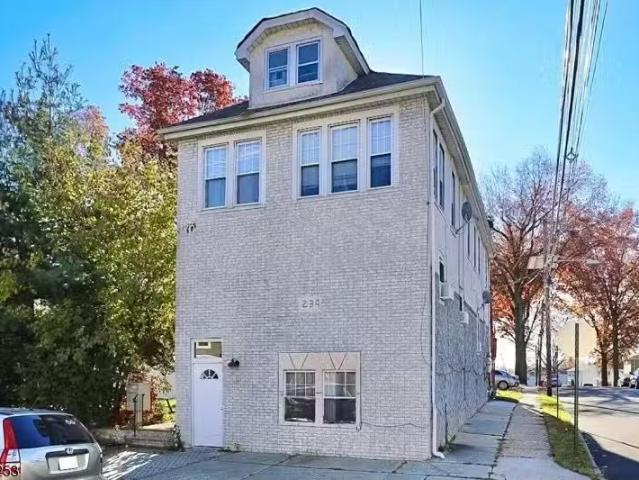 $2,300/mo 2 beds 1 baths 1,000 sqft 234 E 9th Ave, Roselle, NJ.