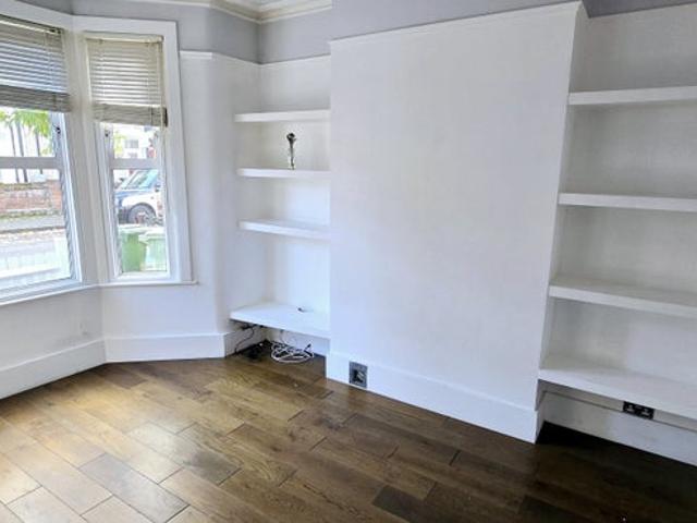 2 3 bed HOUSE. Walking distance to Plaistow Stn