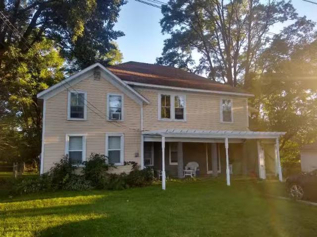 2 3 Bedroom Apartment 101 Short St #UPPER