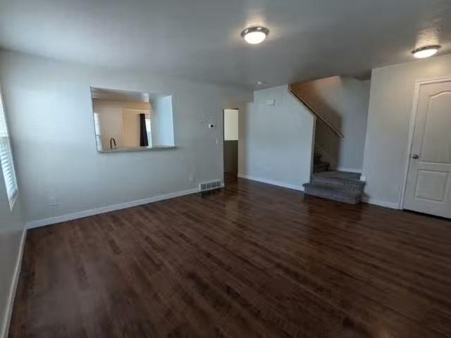 $2,450 3 Bedroom 3 Bathroom Townhouse In Murray With Great A.