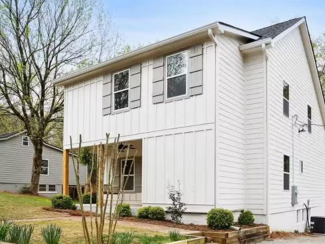 $2,450 LIKE NEW 3 Bedroom 3 Bathroom Canton House LOCATION L.