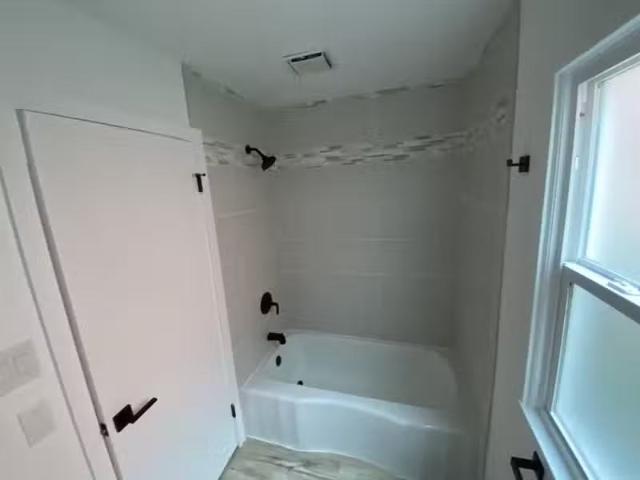 $2,400 3 Bedroom 1 Bathroom House In Murray With Great Ameni.