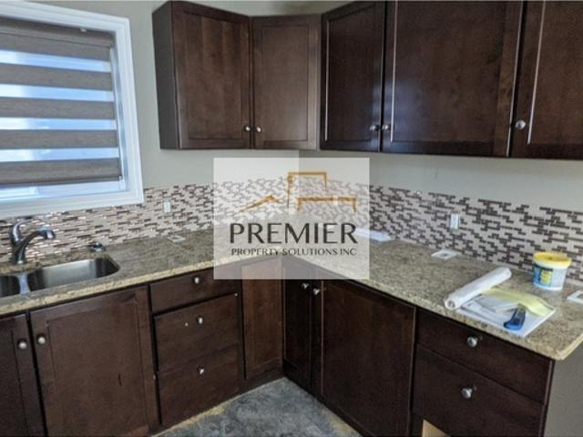 2 407 Sherbrook St, 4 beds, 1 full and 1 half bath