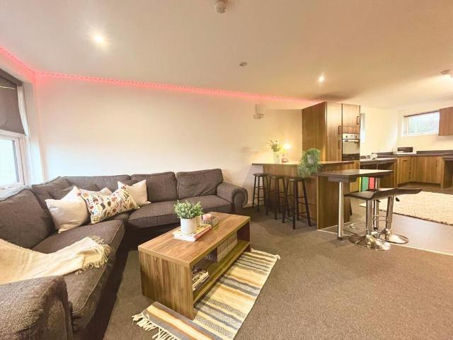 2 4 Plymbridge Lane, Plymouth PL6 8 bed flat to rent £4,507 pcm £1,040 pw