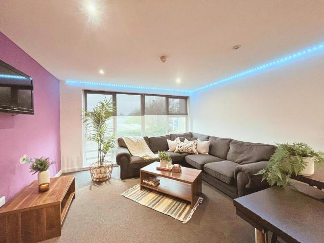 2 4 Plymbridge Lane, Plymouth PL6 8 bed flat to rent £4,507 pcm £1,040 pw
