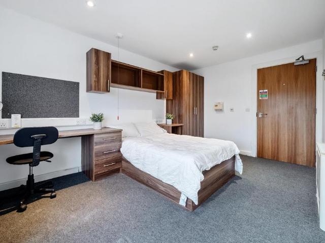 2 4 Plymbridge Lane 11, Plymouth PL6 7 bed flat to rent £3,943 pcm £910 pw