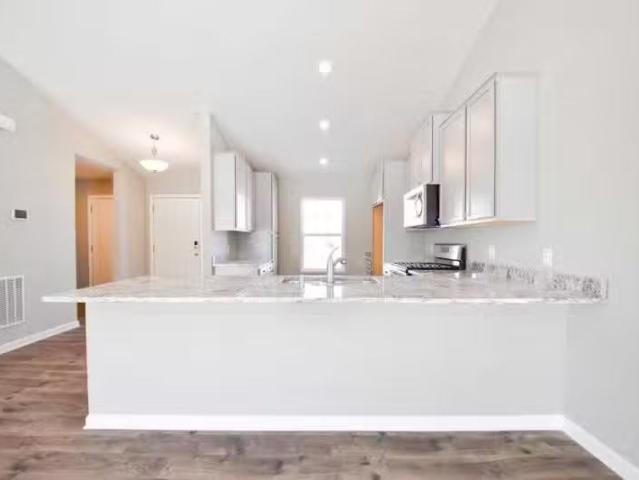 $2,550 3 Bedroom 3 Bathroom House In Elk River With Great Am.