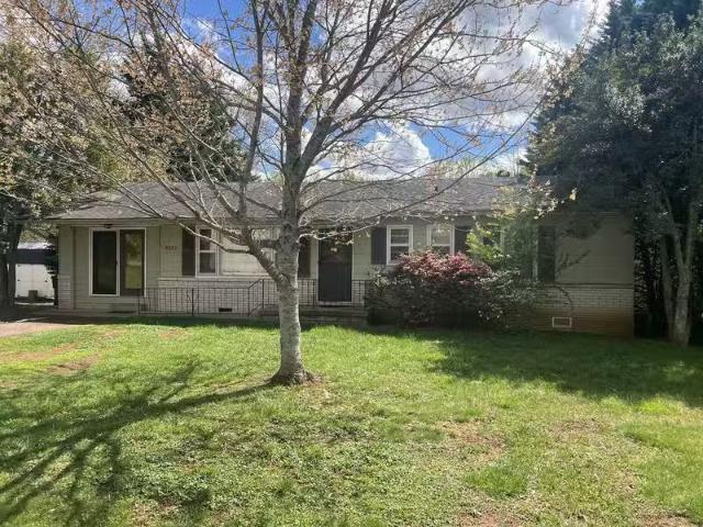 $2,550 3 Bedroom 1.5 Bathroom House In Knoxville With Great.