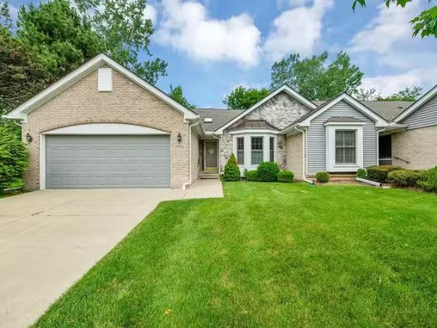 $2,590 2 Bedroom 3 Bathroom Ranch Condo In Canton W/ Finishe.