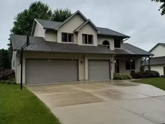 $2,595 3 Bedroom 3 Bathroom House In Madison Available Septe.